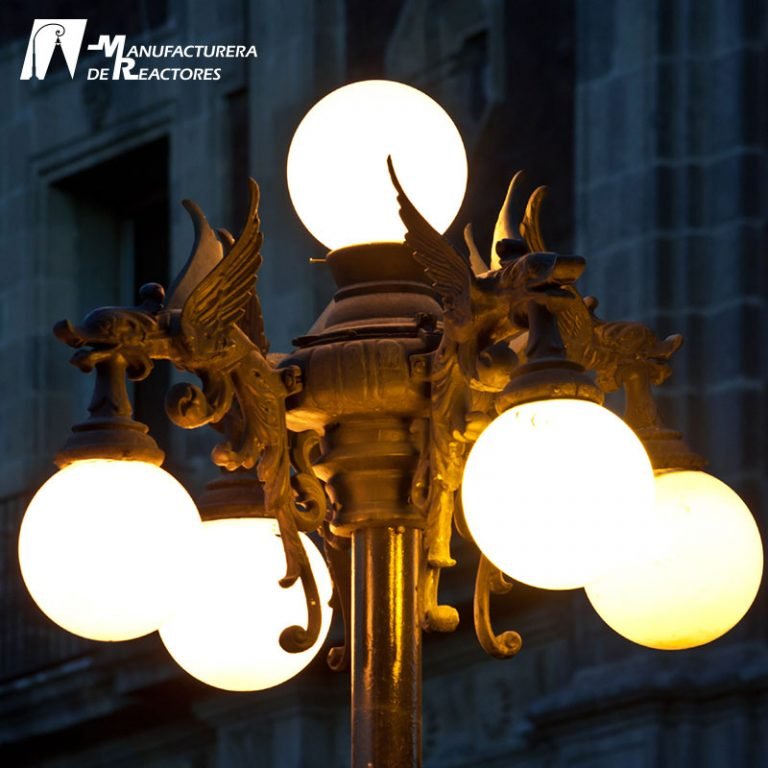 Postes Ornamentales - MR - Iluminación y Mobiliario Urbano